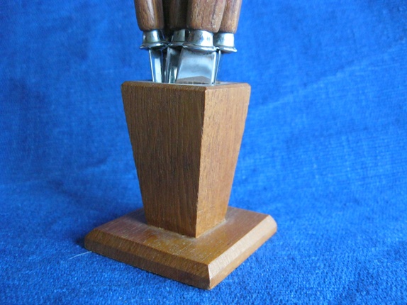 Teak fruktkniver i stativ - Epla