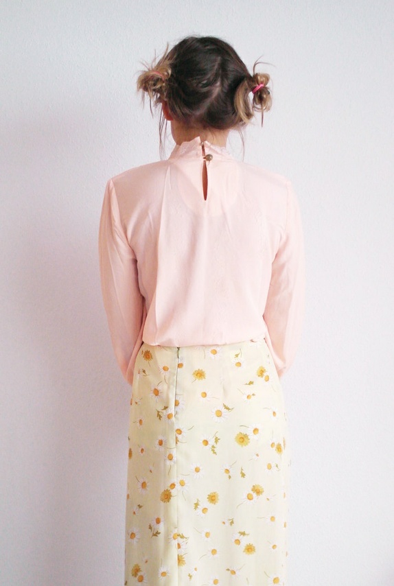 50% aprilSALG Nydelig rosa bluse, blondebluse med spesiell krage - Epla