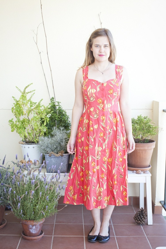 50% aprilSALG Vintage rød sommerkjole med blomster, rødrosaorange - Epla