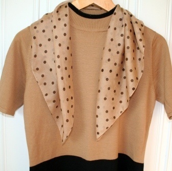 Lite og nett skjerf i silke. Vintage - Epla