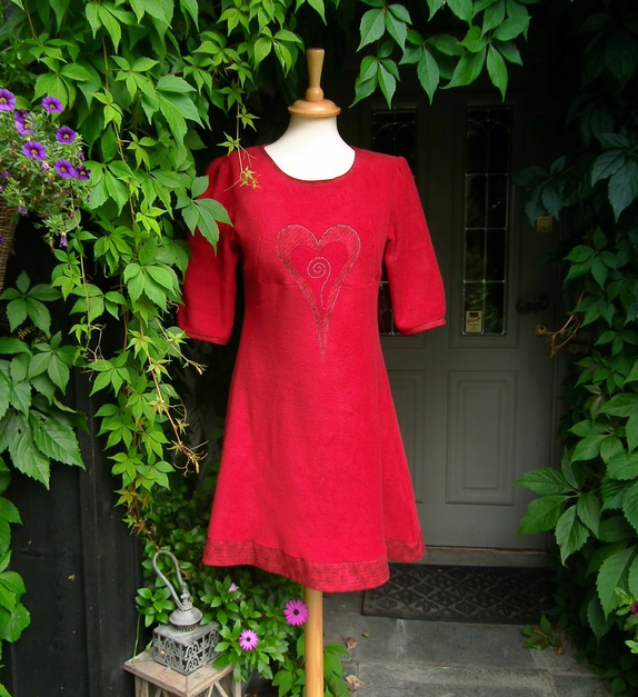 "Hjertelig" Rød fleecekjole str M-L - Epla