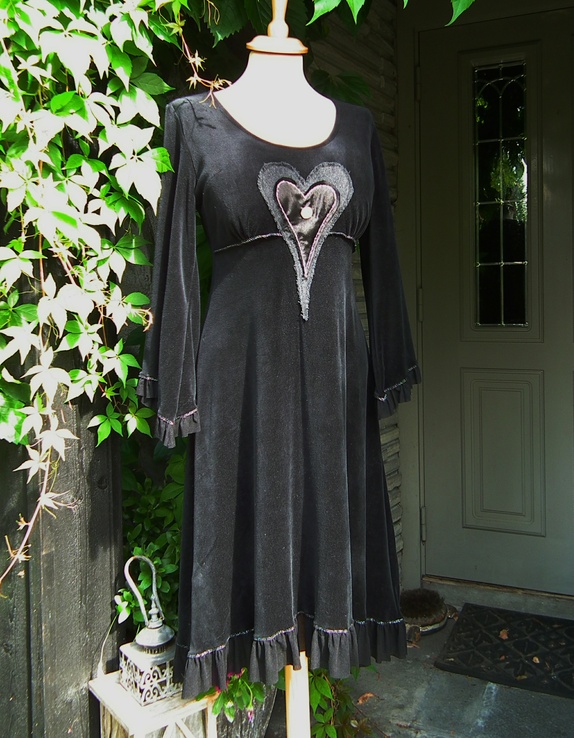 "Hjertekjole" med rysje kant str M - Epla