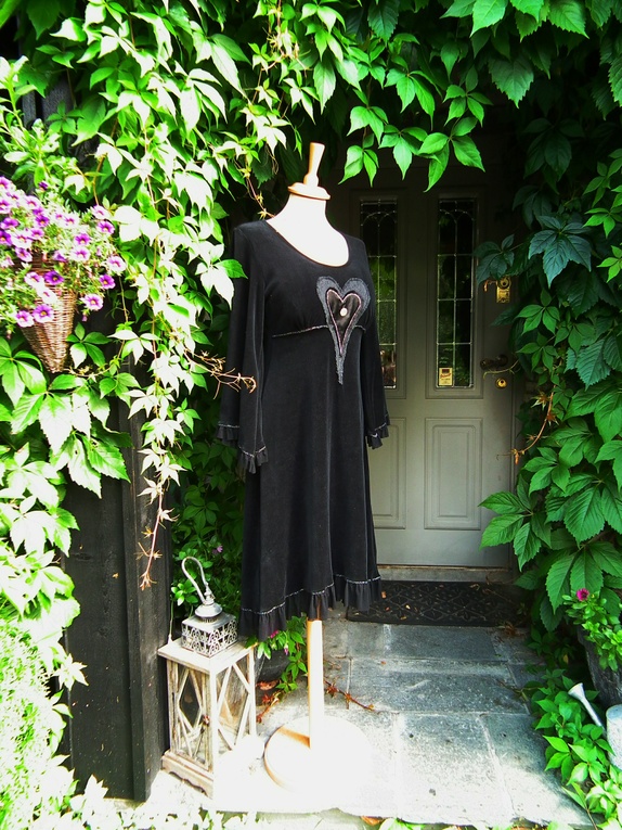 "Hjertekjole" med rysje kant str M - Epla