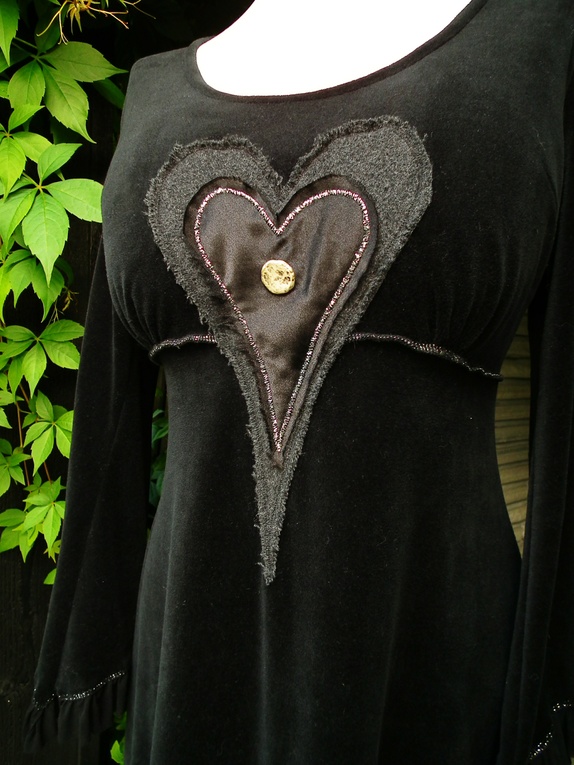 "Hjertekjole" med rysje kant str M - Epla