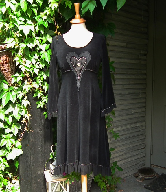 "Hjertekjole" med rysje kant str M - Epla