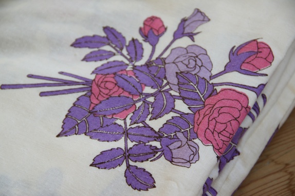 Retro dynetrekk med lilla blomster - Epla