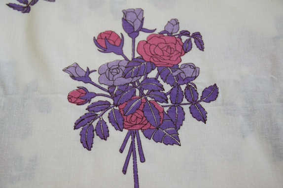 Retro dynetrekk med lilla blomster - Epla