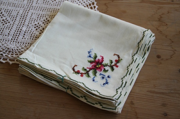 8 håndbroderte servietter - Epla
