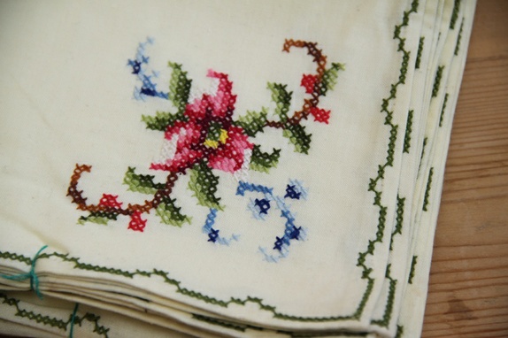 8 håndbroderte servietter - Epla