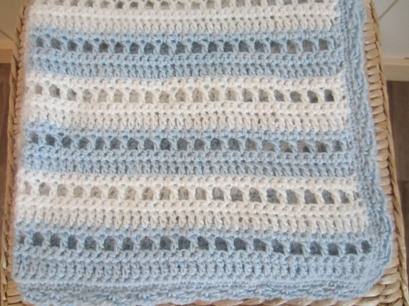 Heklet babyteppe i bomull/mohair - Epla