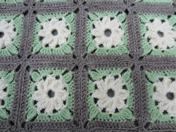 Heklet babyteppe i babyull, naturtoner - Epla