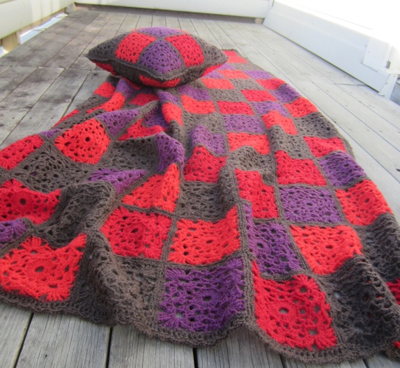 Fri frakt-Heklet teppe og pute - Epla