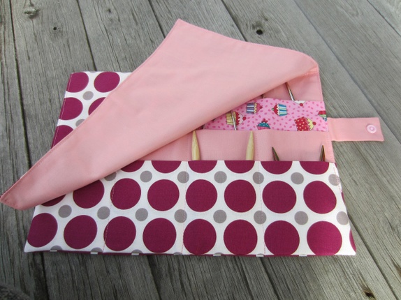 Rundpinne-etui rosa prikker - Epla