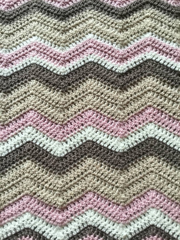 Babyteppe i babyull, natur, mellombrun, beige og rosa - Epla