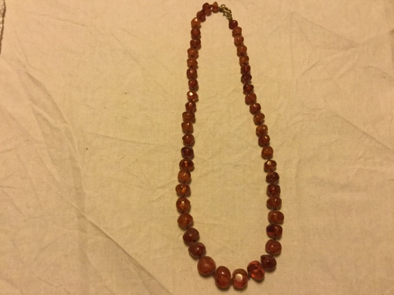 Gammelt smykke av rav - Epla