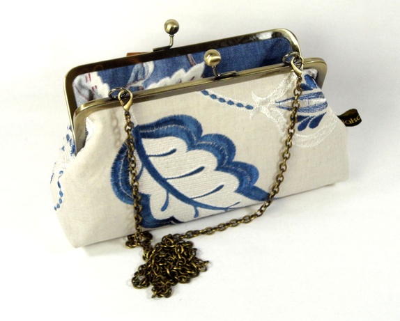 Brodert veske med lenke - Epla