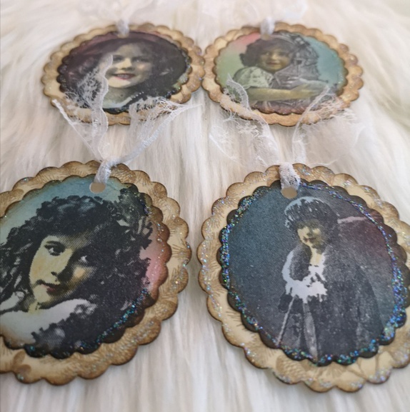 4 Håndlagede pakkelapper. - Epla