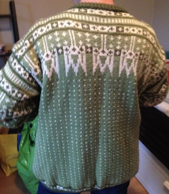 Grønn kofte i gammelt mønster - Epla