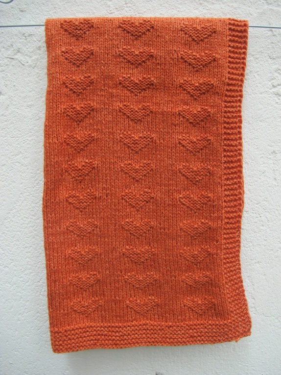 Lite babyteppe med hjerter - Epla