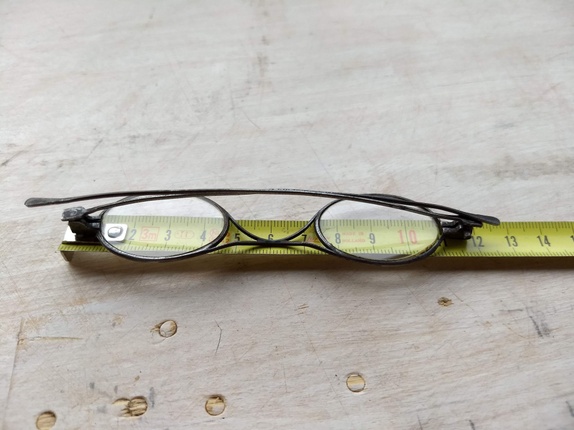 Gamle briller med etui - Epla