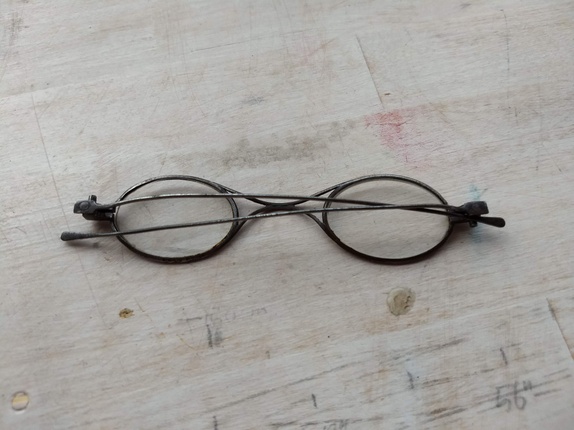 Gamle briller med etui - Epla