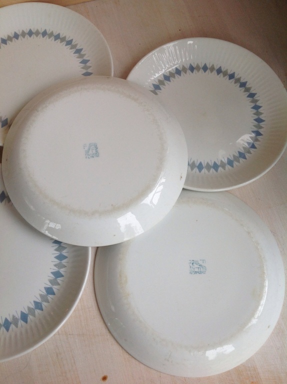 Små asjetter, Figgjo, Ruth. - Epla