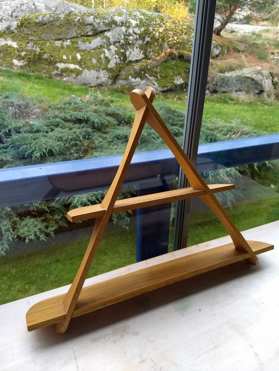 Retro skandinavisk hylle - Epla