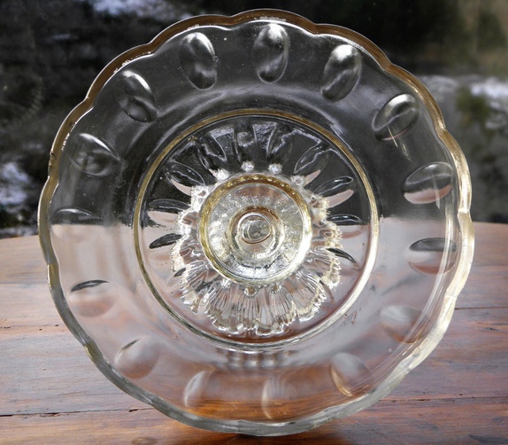 Gammelt stettefat i pressglass - Epla