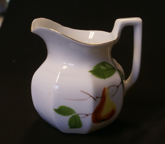 Fin eldre mugge med fruktmotiv - Epla