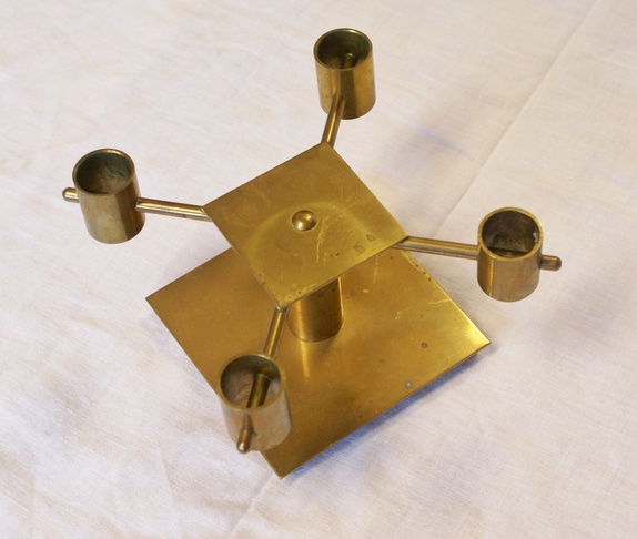 Firearmet design lysestake i messing - Epla