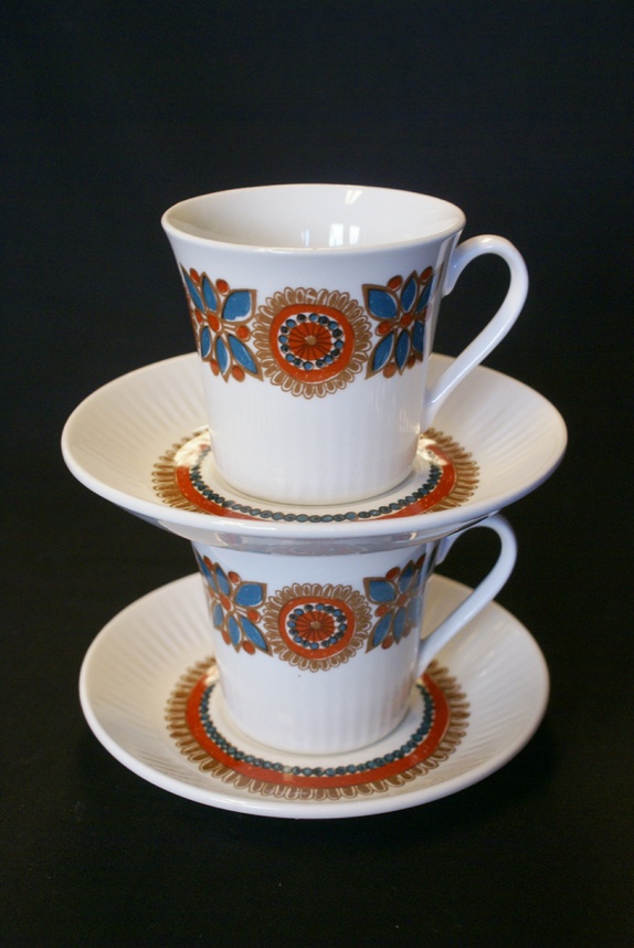 To kaffekopper med skåler- Astrid-Figgjo - Epla