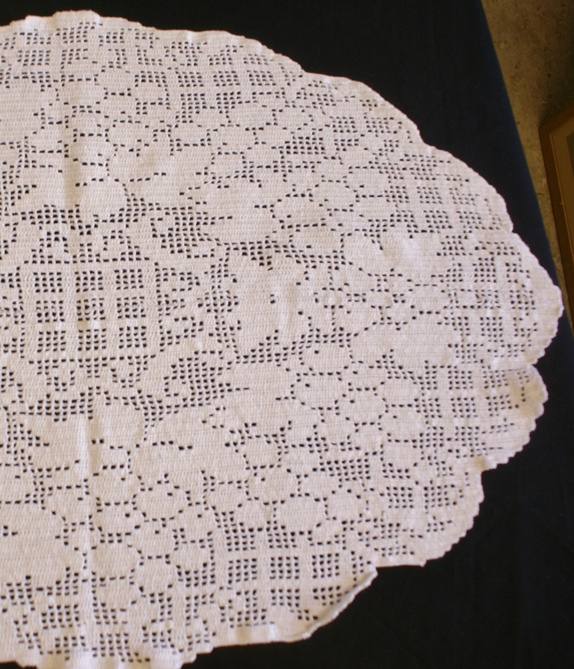 Heklet hvit duk - Epla