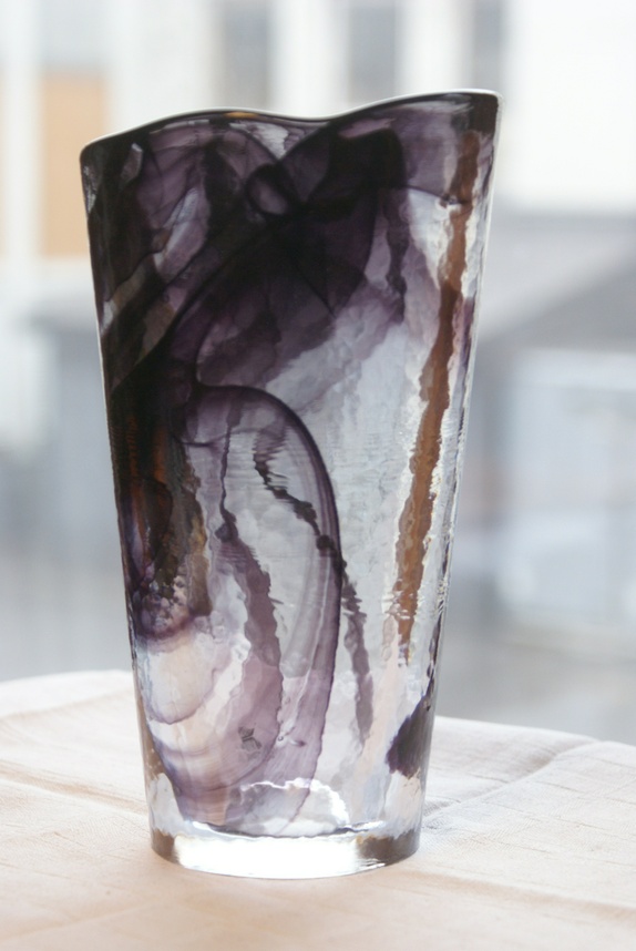 Stor lilla vase i kunstglass-Magnor - Epla