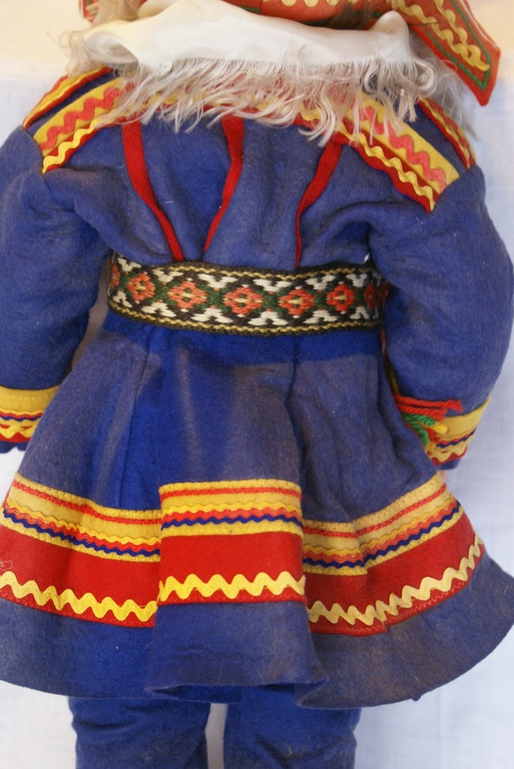 Dukke - Stor Same Lappdukke i fin drakt Rovaniemi Finland - Epla