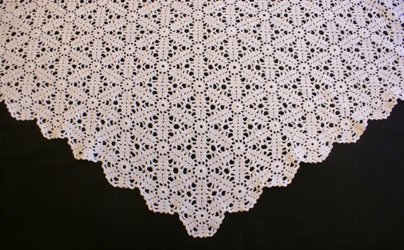 Lekker hvit heklet duk. - Epla