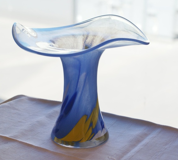 Stor blå kantarellvase- kunstglass - Epla