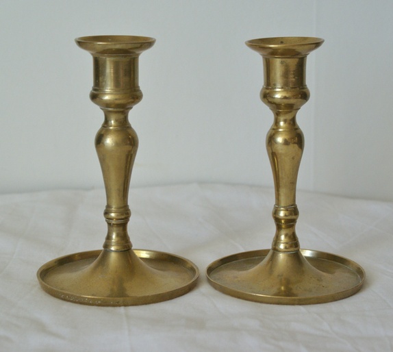 Et par antikke lysestaker i messing - Epla