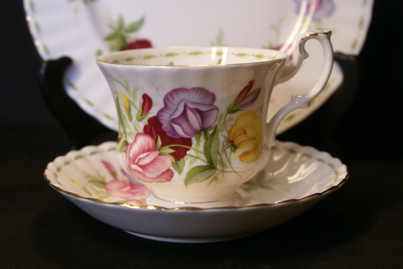 Vakkert sett- April- Royal Albert England - Epla