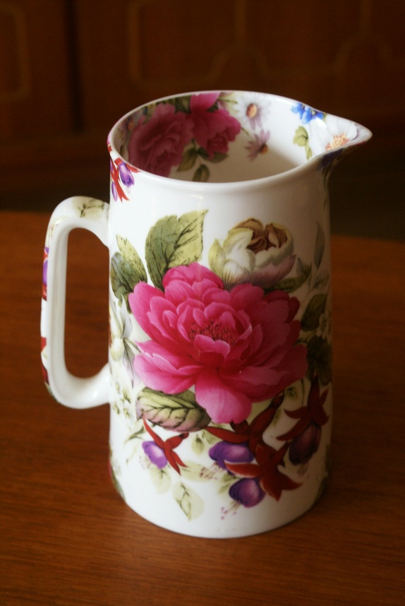 Vakker dekorert mugge fra England - Epla