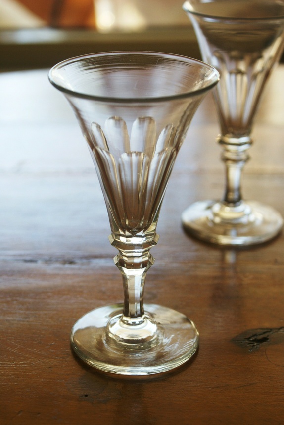 Fire antikke vinglass - Epla
