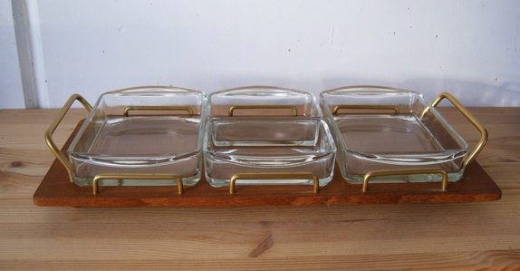 Vintage teakbrett med fire skåler - Epla