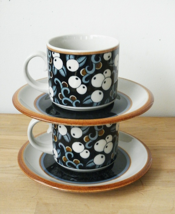 (3) Arabia- Taika- To kaffekopper med skåler - Epla