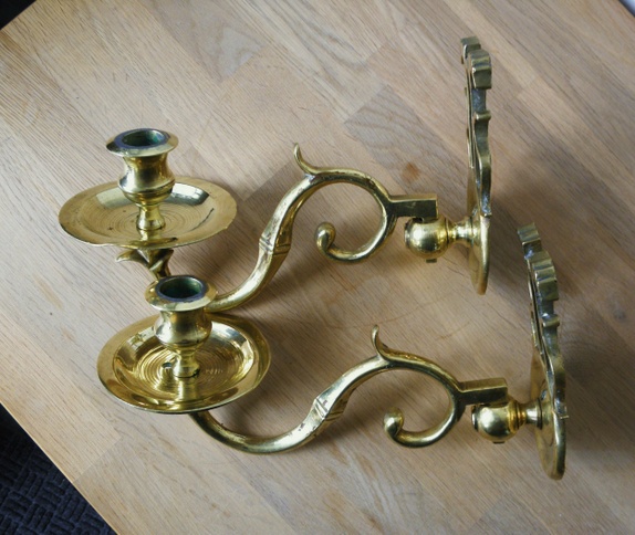 To antikke lysarmer i messing - Epla