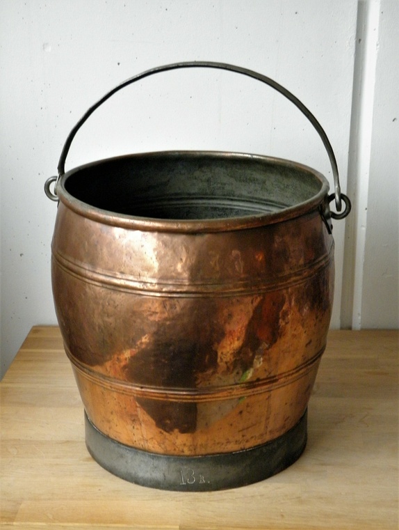 Stor antikk kobber bøtte med hank - Epla
