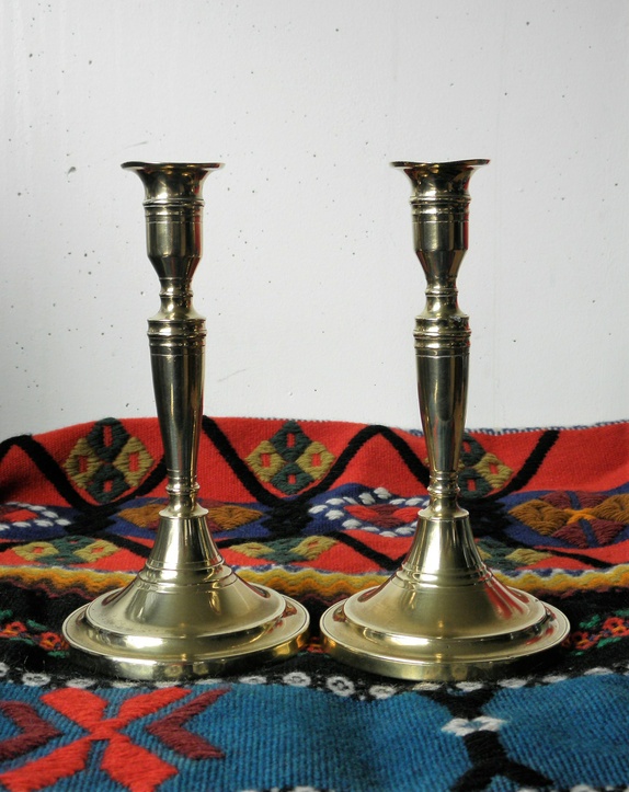 Et par antikke lysestaker i messing - Epla