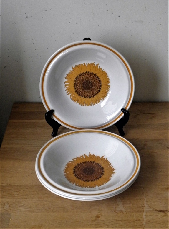 (1) Egersund- Solsikke- Fire dype tallerkener - Epla