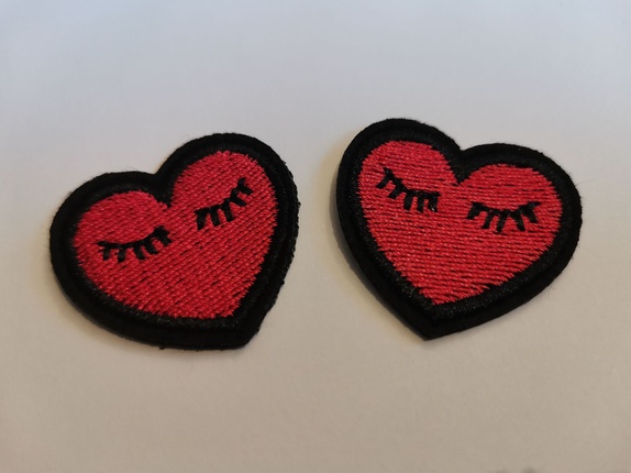2 røde hjerter, strykemerker! - Epla