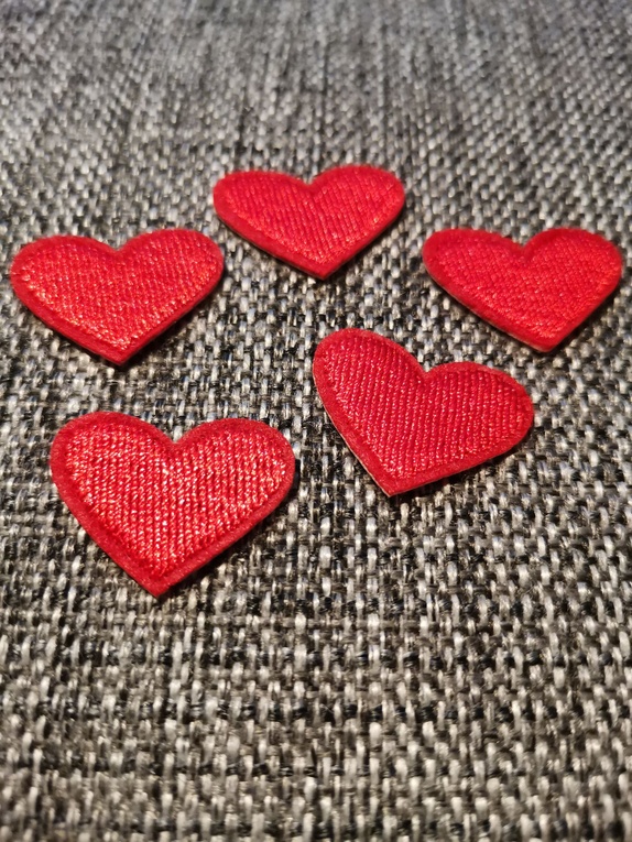 10 røde hjerter, strykemerker - Epla