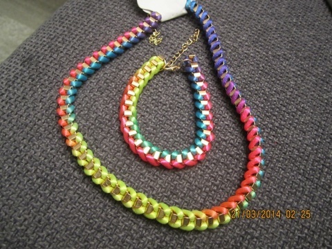 Stilig neonfarget armbånd og halsbånd! - Epla