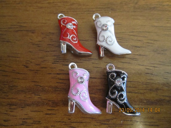 4 charms med rhinestone! Mix! - Epla